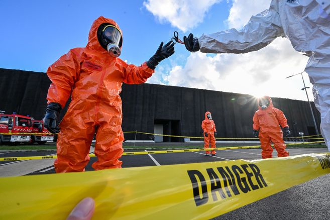 Attaque biologique terroriste à L'Illiade de Chartres : les images ...