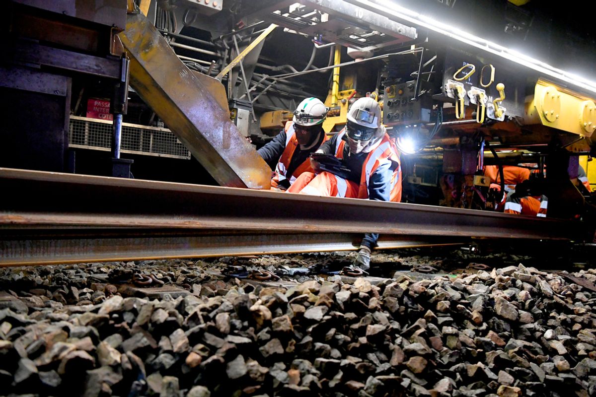 Le train BOA, un mangeur de rails en pleine action sur la ligne Orléans ...