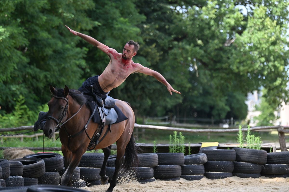 Mathias Lyon : un Cherokee, ancien de chez Bartabas, crée son spectacle ...