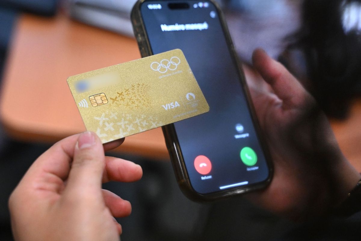 Escroquerie à la carte bancaire : comment cette arnaqueuse présumée ...