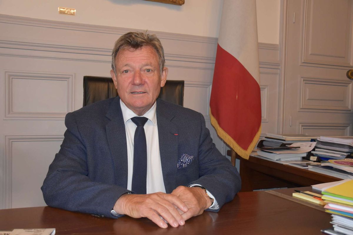 À Dreux, dernier congrès des maires pour Gérard Hamel (LR), en présence ...