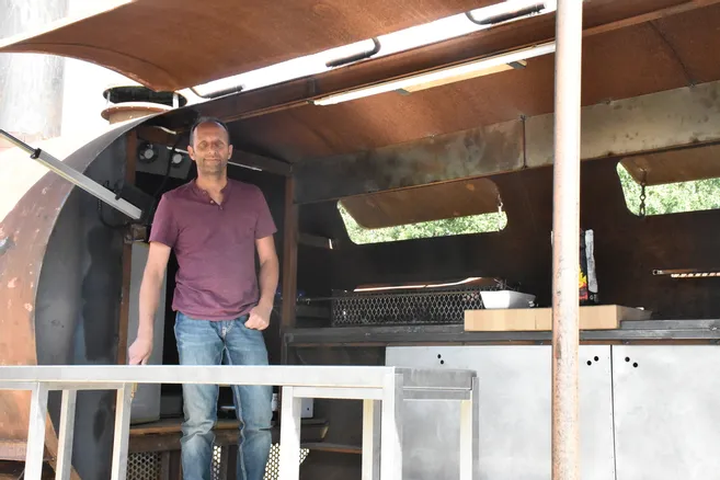 Dix mètres de long, trois mètres de hauteur : il a construit le plus ...