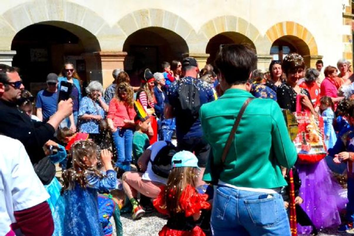 BOURBON L ARCHAMBAULT. Après le carnaval des écoliers - La Montagne