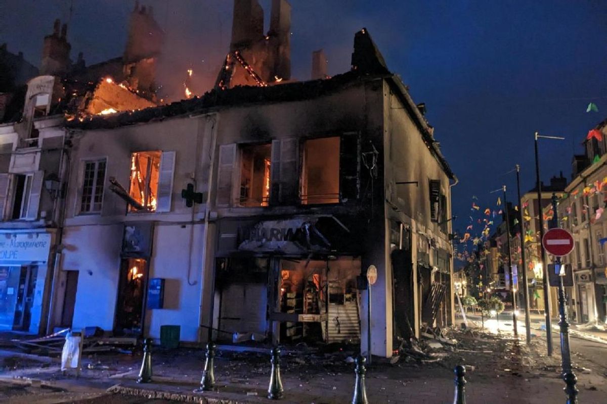 Incendie de la pharmacie à Montargis : un mineur remis en liberté, sous contrôle judiciaire ...