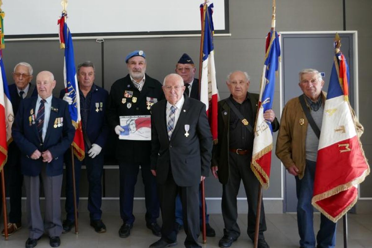 NEUVY DEUX CLOCHERS. Alain Joannard, porte-drapeau médaillé à Neuvy ...