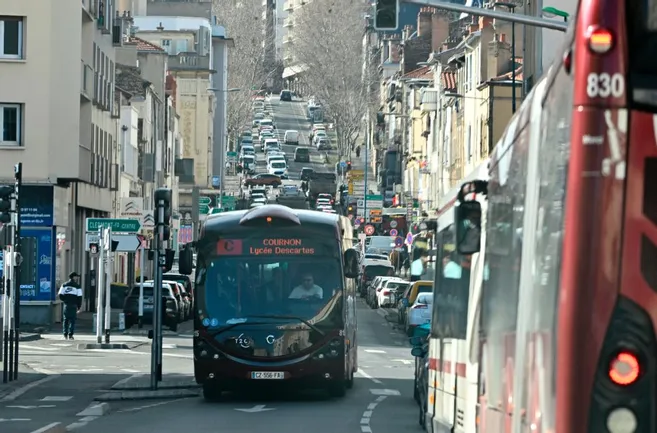 À Clermont-Ferrand, les bus et tram de la T2C passent en mode hiver ...