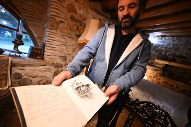 Dormir dans une maison de hobbit : une plongée dans l'univers de ...