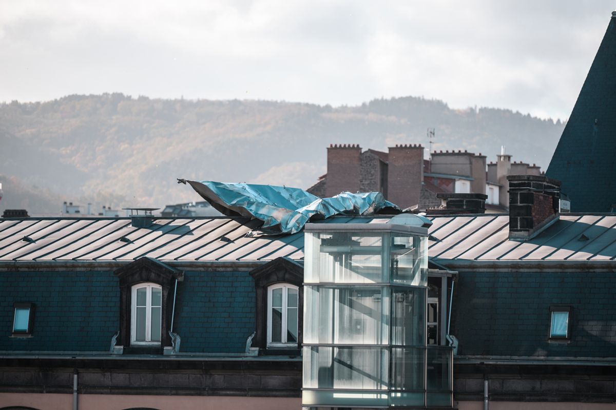 Tempête Frederico : une partie du toit du lycée Jeanne-d'Arc à Clermont ...
