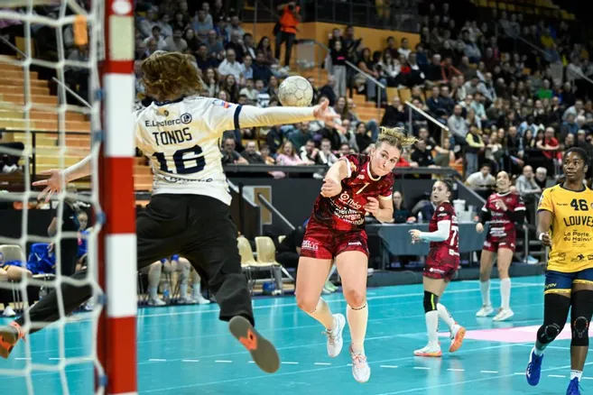 Handball : Maëlisse Ouvrard et Lalie Vernay rempilent pour une saison ...