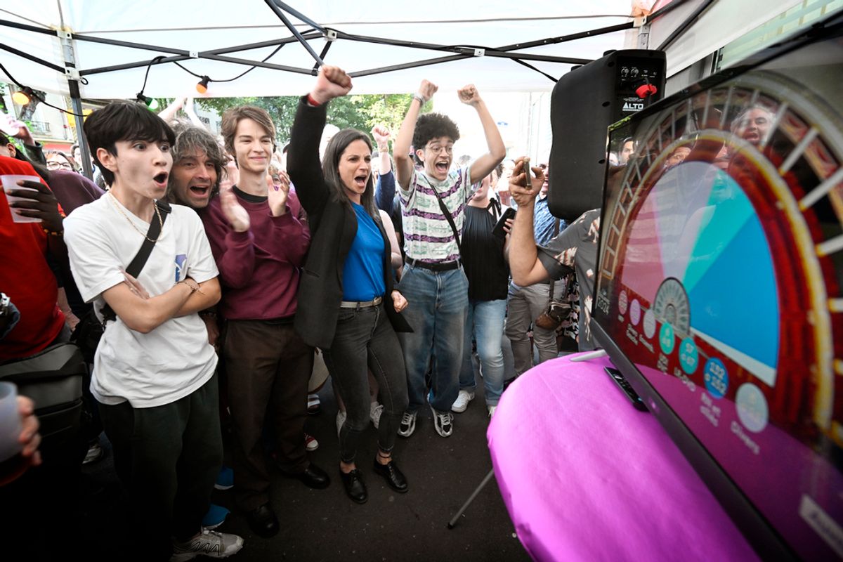 Embrassades, cris de joie... Récit d'une victoire haut la main pour la ...