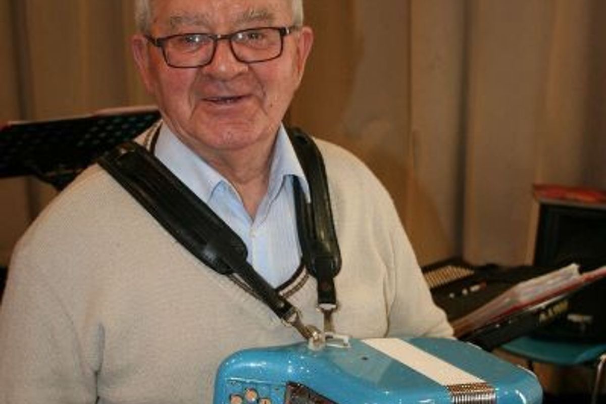 Georges Rigot et son accordéon ont animé le repas des retraités - L ...