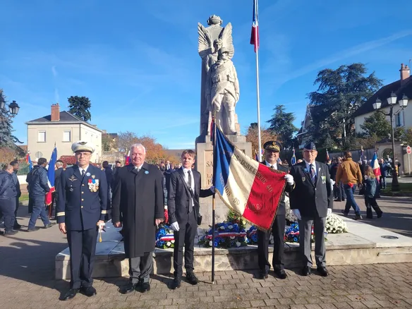 Le drapeau de l'association Flandres-Dunkerque 1940 présenté pour la ...