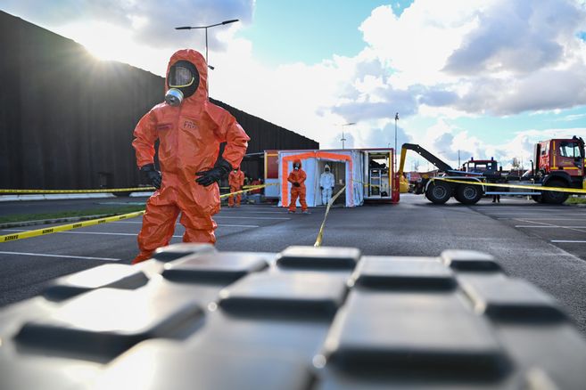 Attaque biologique terroriste à L'Illiade de Chartres : les images ...