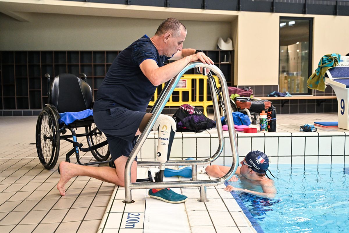 L'équipe de France de para natation en stage à Limoges : avec Agathe ...