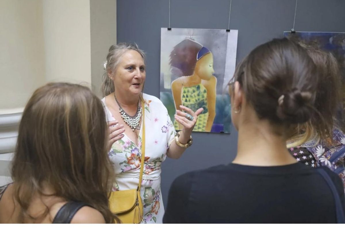 Cette artiste du Puy-de-Dôme a exposé ses œuvres en Ukraine, alors que ...