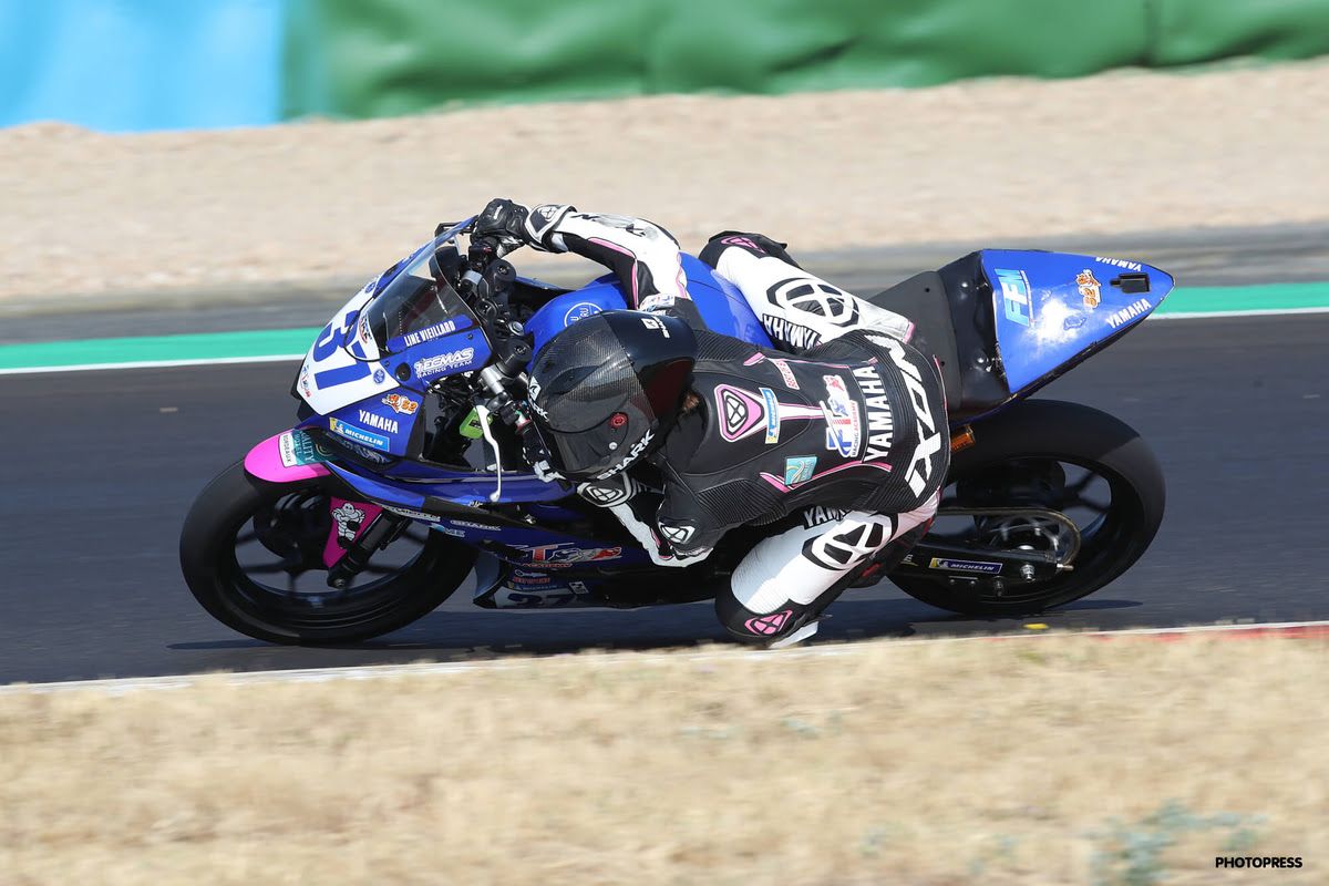 Line Vieillard sur le podium à Magny-Cours - La Montagne