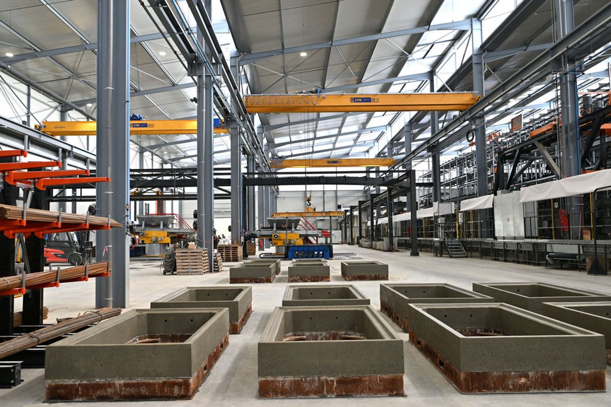 Visite guidée de l'usine ultra moderne que CRP, spécialiste des produits en béton, vient d ...