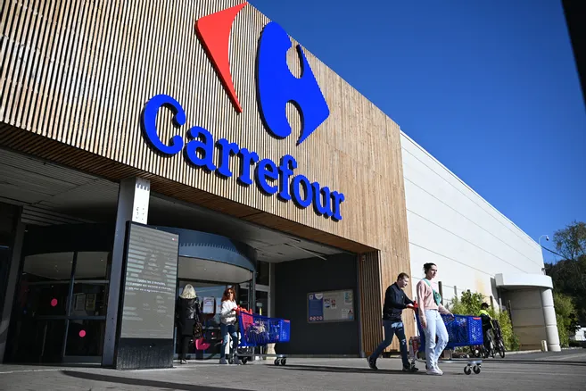 Ça y est, l’hypermarché Cora de Vichy devient Carrefour : qu'est-ce que ...