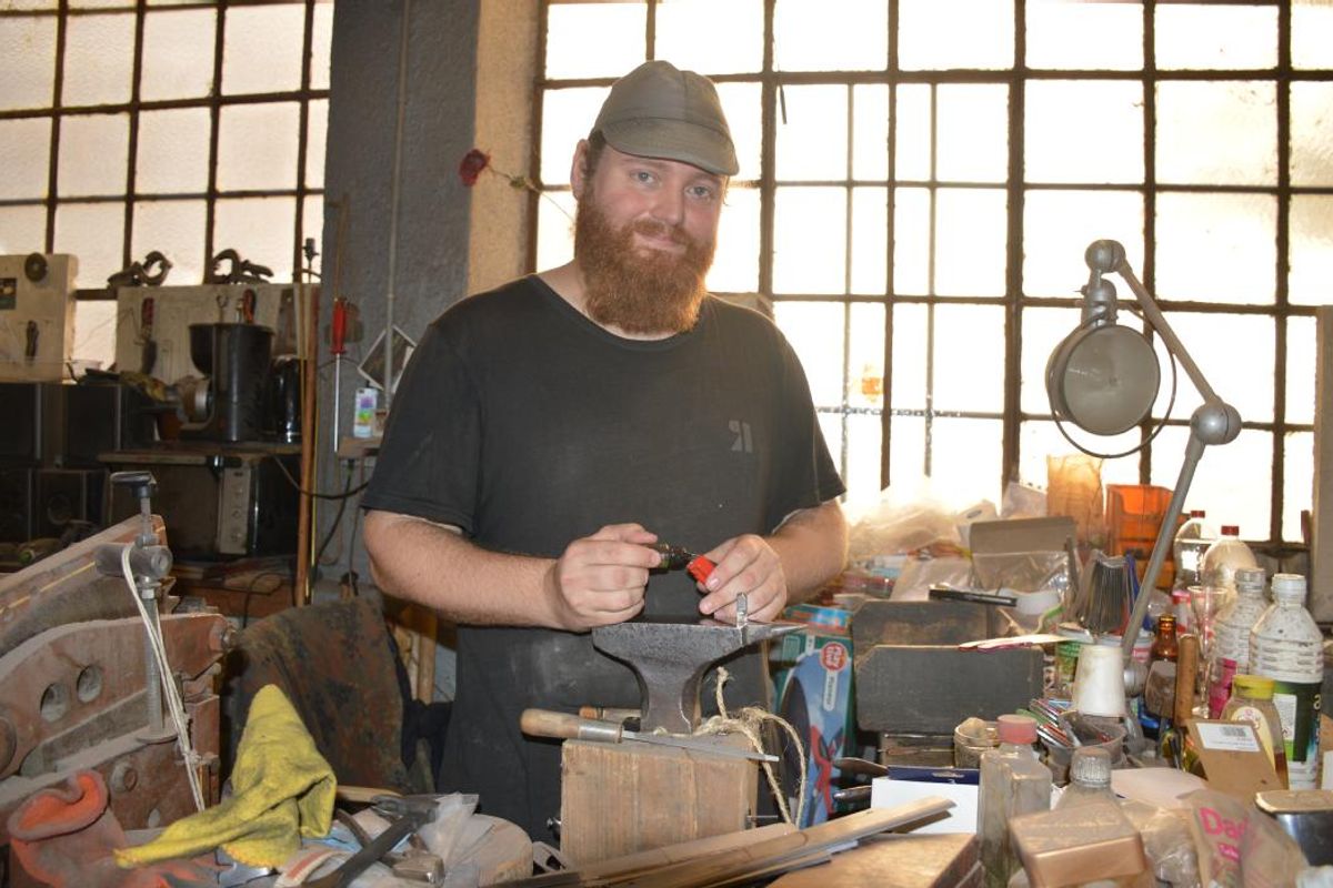 Geoffroy Gautier, jeune coutelier de Thiers (Puy-de-Dôme), mise sur la ...