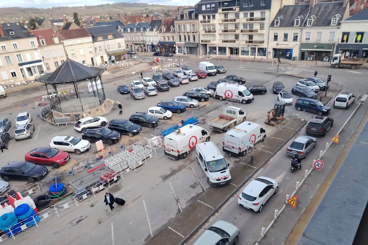 La place de la République, à Saint-Amand-Montrond, va connaître quatre ...