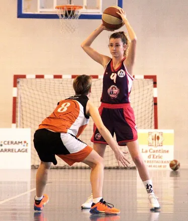 SENS. La meneuse de Sens Paron Jade Bussy - L'Yonne Républicaine