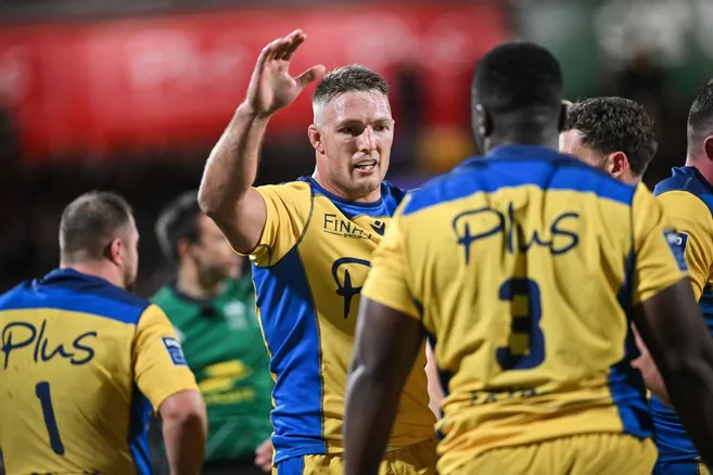 Vainqueurs de la Namibie, le troisième ligne de l'USON Jason Fraser et ...