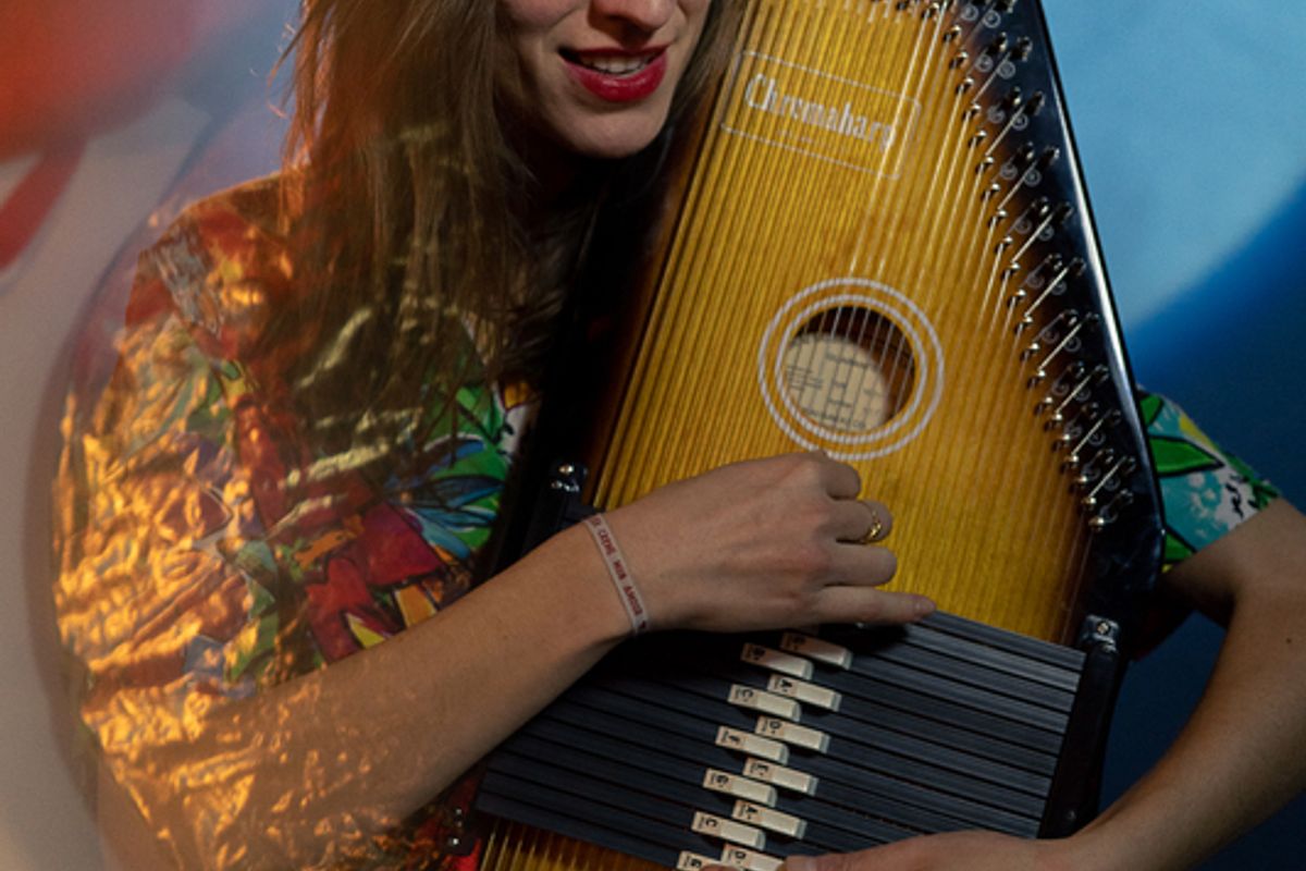 Sara June en concert au Caquetoire - La Montagne