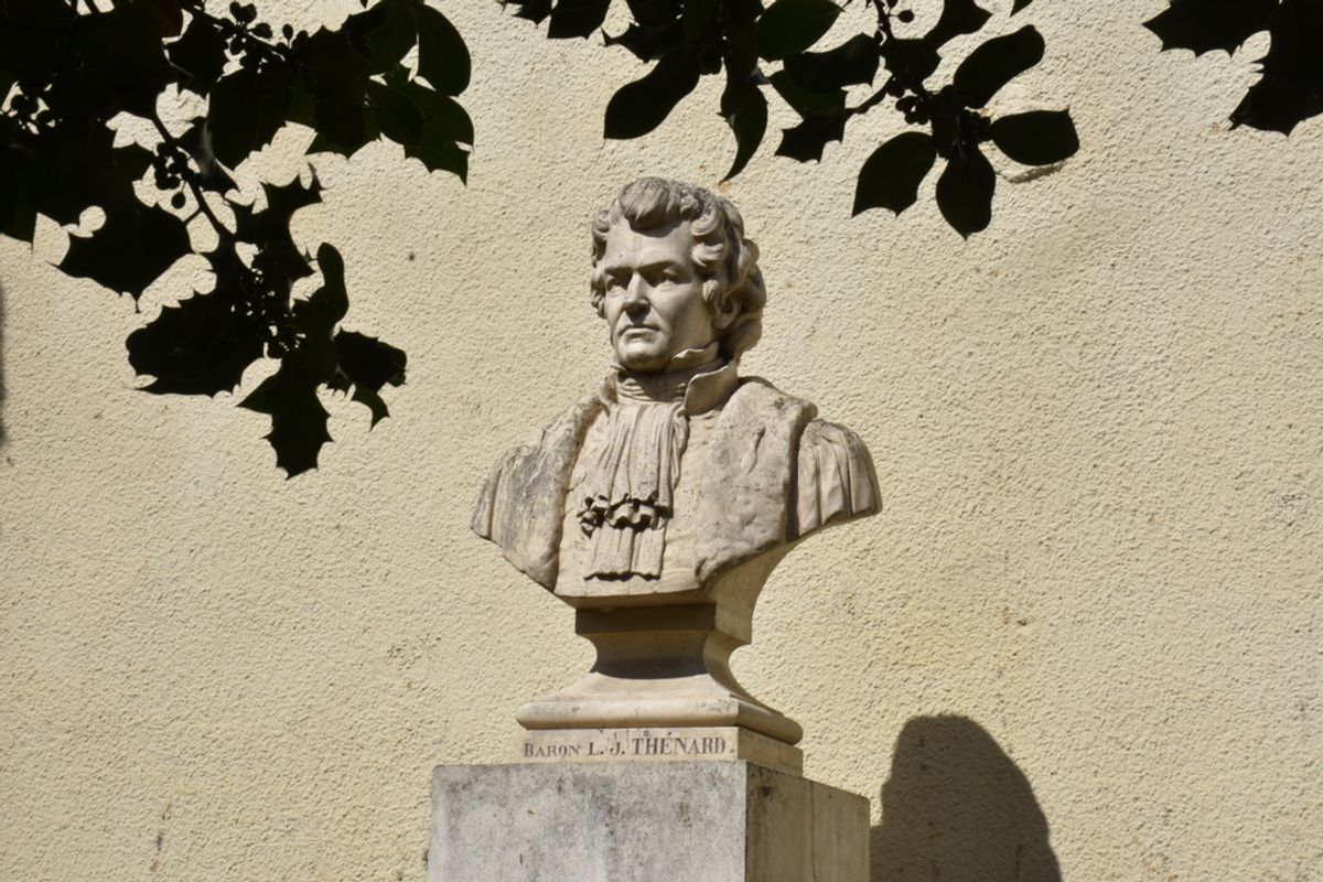 Retour sur la disparition de la première statue du Baron Louis-Jacques ...