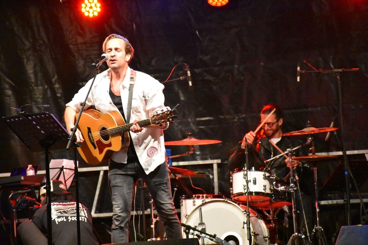 "Entre rêves et réalités, cette chanson est née" : Rod Janois, chanteur ...
