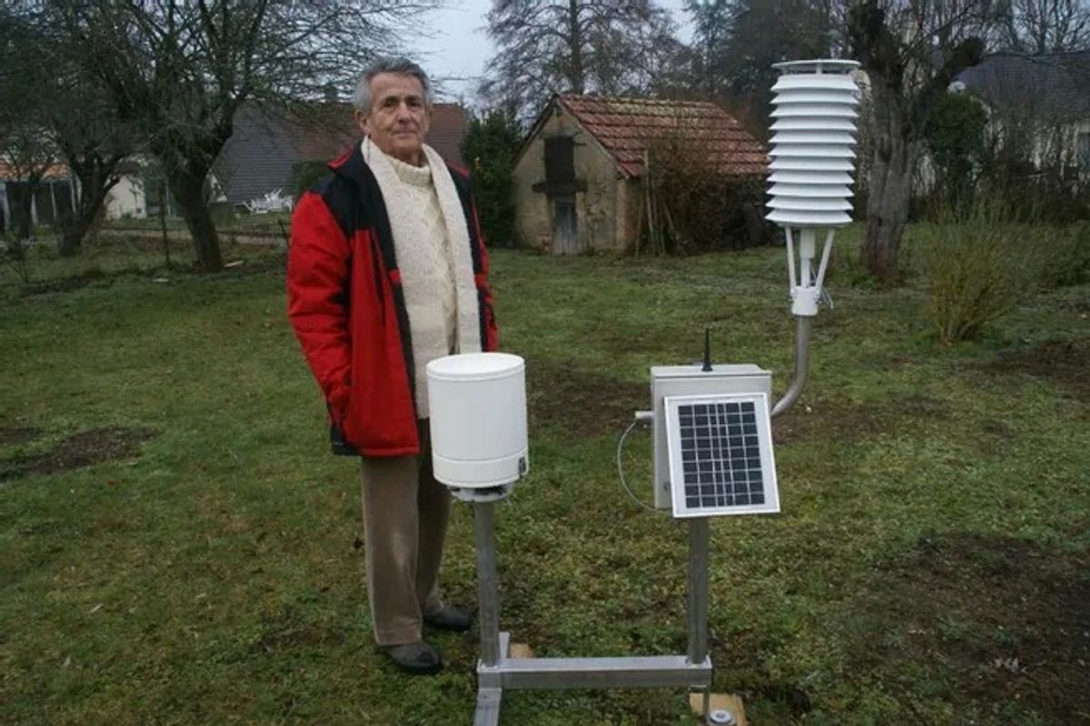 Grâce à sa mini-station météo installée dans son verger, ce Nivernais ...