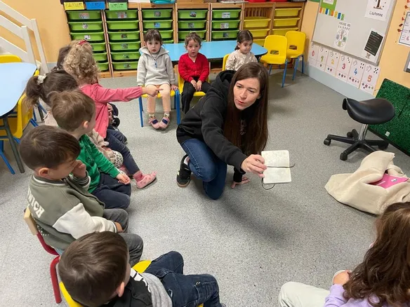 MONASTIER SUR GAZEILLE. Une illustratrice jeunesse à l’école maternelle ...