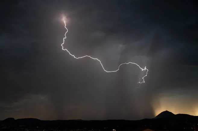 Chutes de grêle, vent à 90 km/h... De violents orages attendus ce week ...