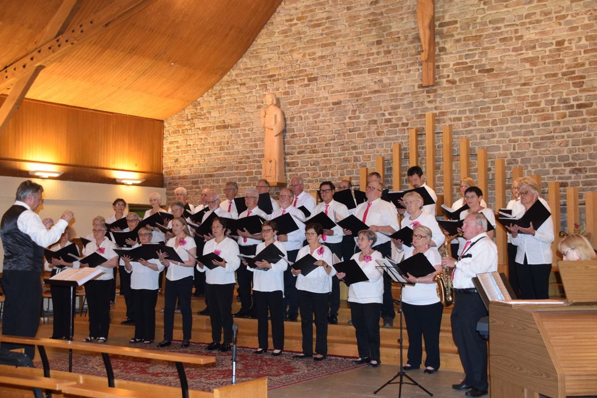 Comment le chef de chœur de l'ensemble vocal d'Aurillac à fait monter l'association en gamme ...