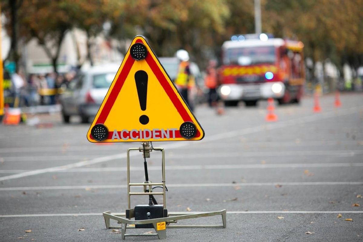 Un cyclomotoriste et sa passagère blessés dans un accident à Bourges ...