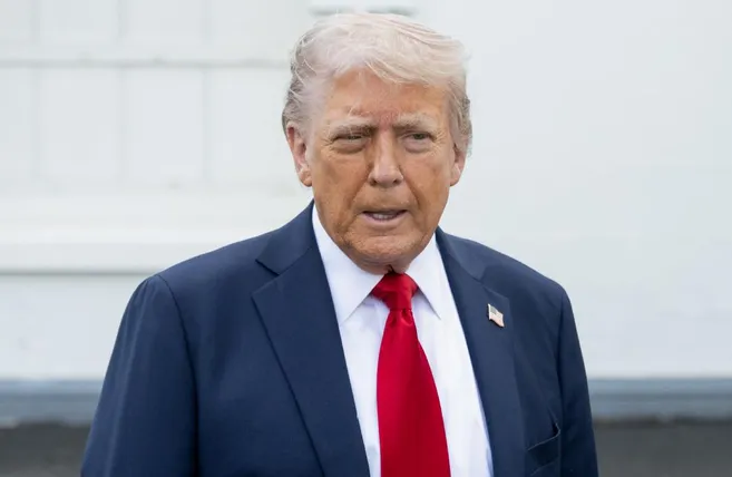 À quatre jours du conclave Donald Trump publie un portrait de lui ...
