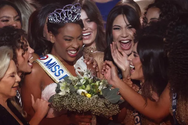 A 34 ans, Angélique Angarni-Filopon devient la Miss France la plus âgée ...