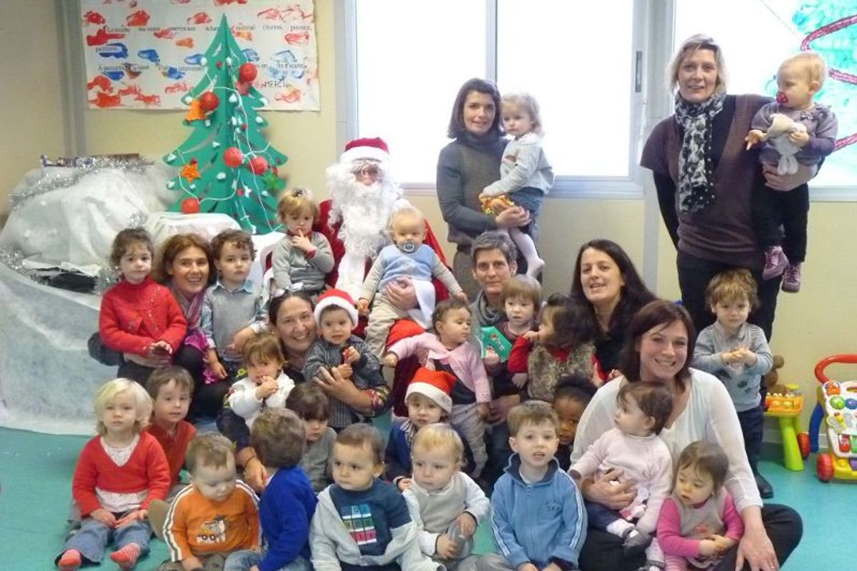 SAINT DENIS EN VAL. Le barbu tout de blanc vêtu en visite chez les tout ...