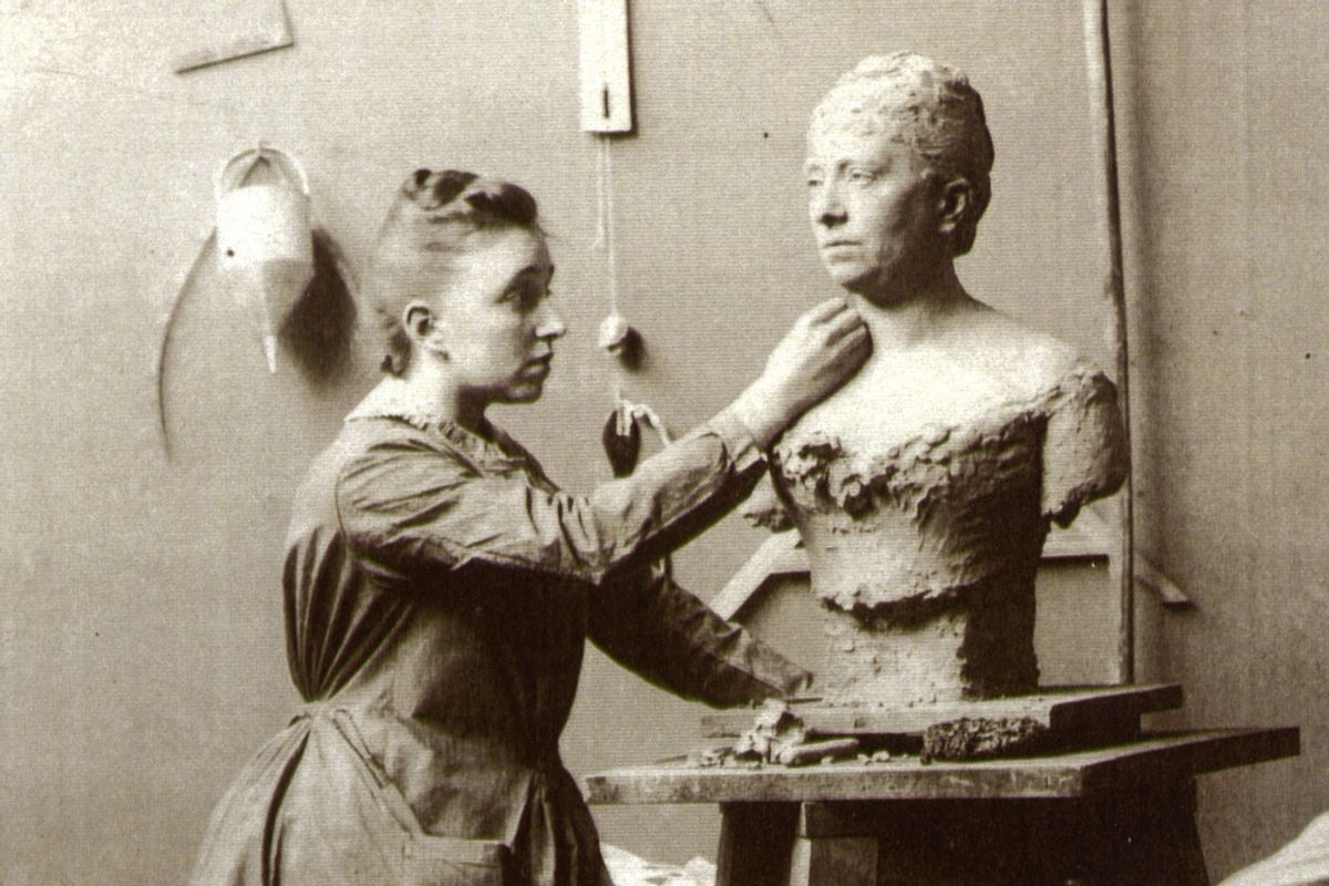 Formée à l’École nationale des Beaux-Arts de Bourges à la fin du XIXe siècle, la sculptrice ...