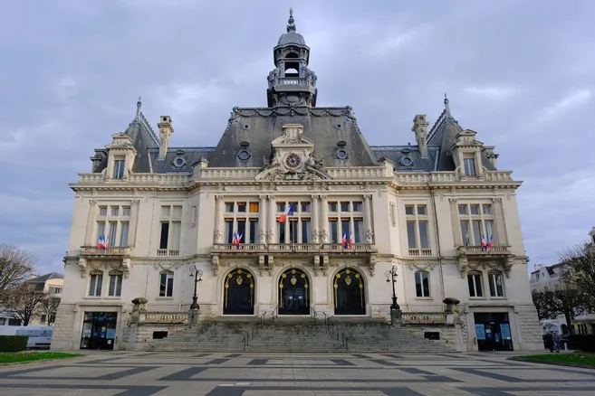 "Des attaques inqualifiables" : la gauche modérée jette l'éponge à ...