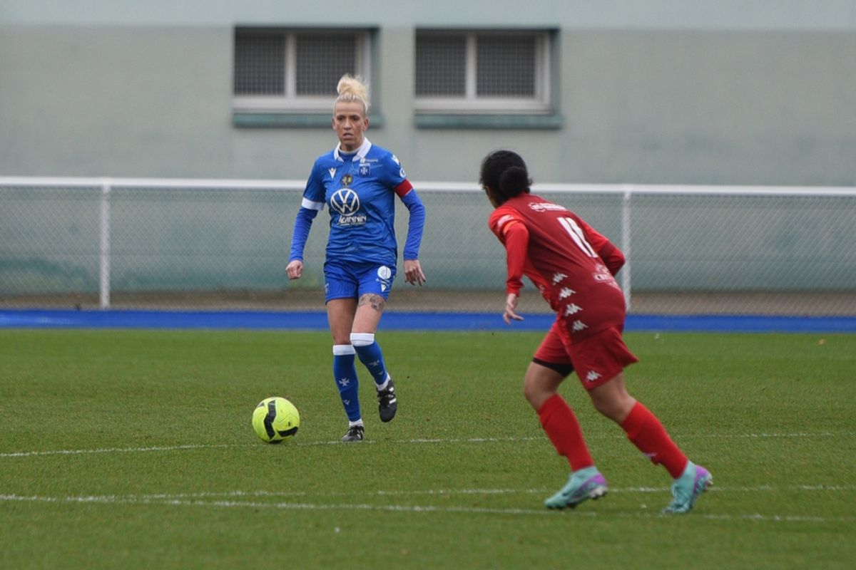 Une vie entre passion et devoir pour la capitaine de l'AJA-Stade ...