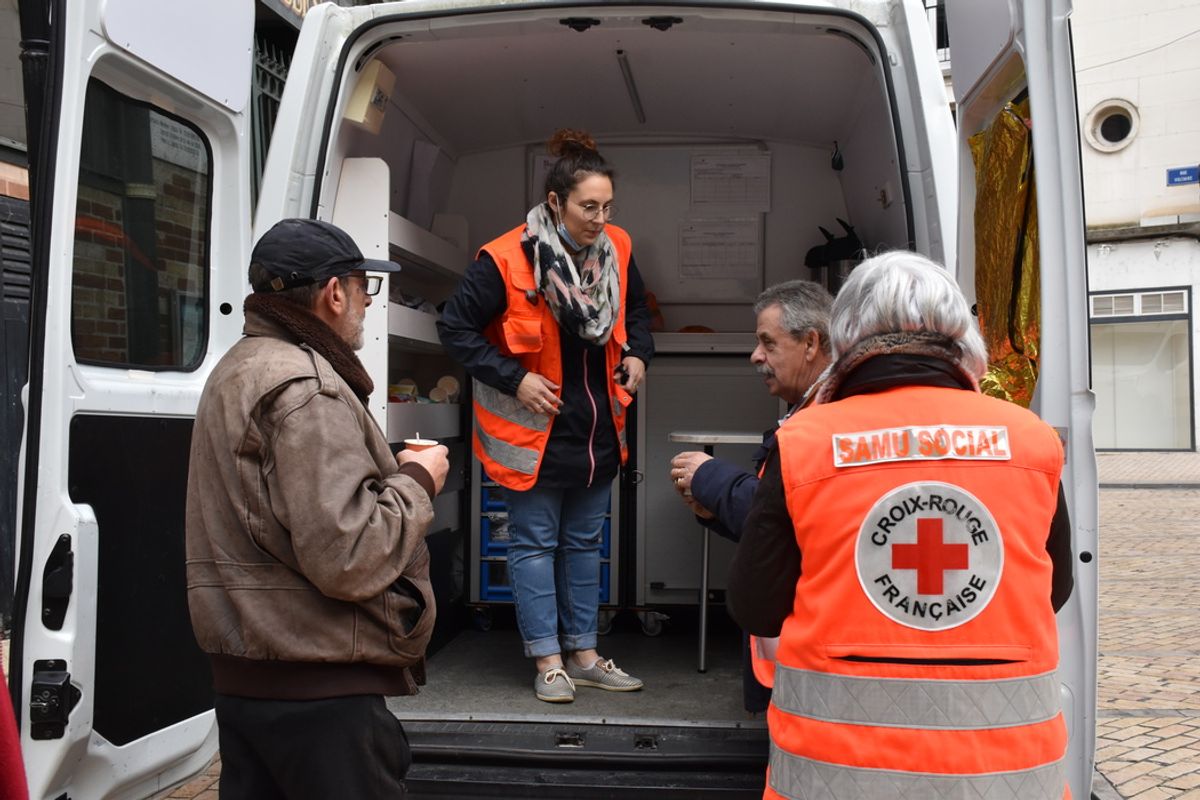 À Sens, les maraude de jour de l'antenne local de la Croix rouge ont ...