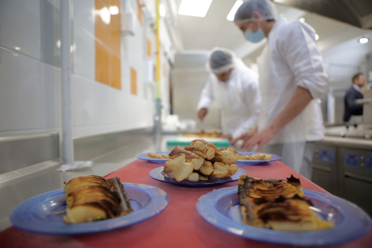 « C’est l’occasion de me rattraper » : préparer un CAP cuisine en ...