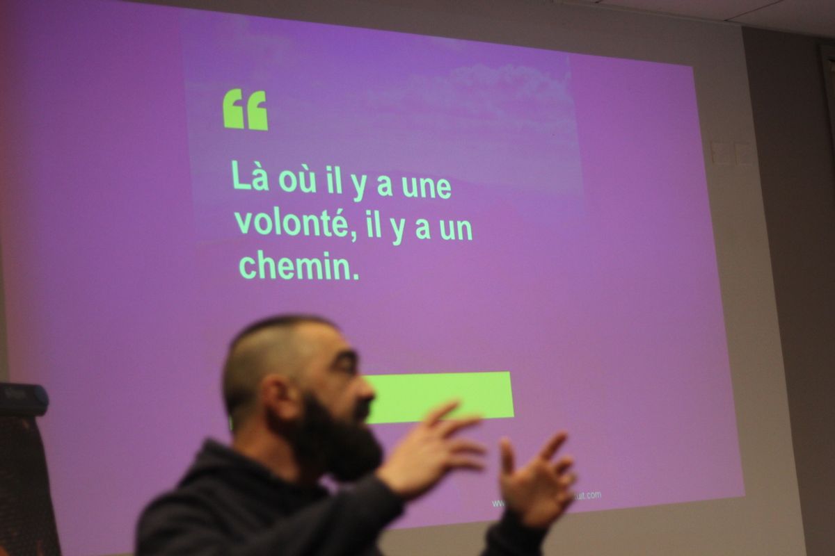 Les mots de Davy Merabti à ses joueurs du Vierzon FC avant le match ...