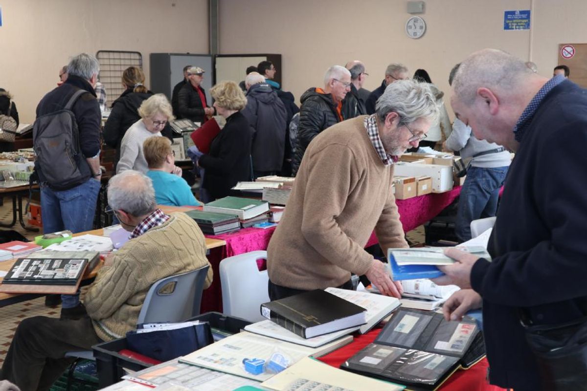 SAINT LEGER DES VIGNES. La Bourse multicollections a attiré un nombreux public - Le Journal du ...