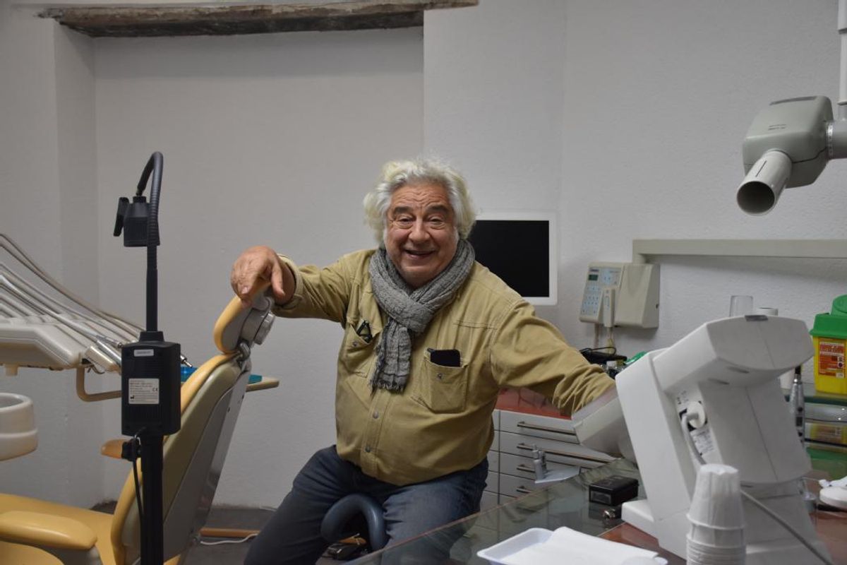 "C'est un personnage" : à 70 ans, ce dentiste consulte toujours entre ...