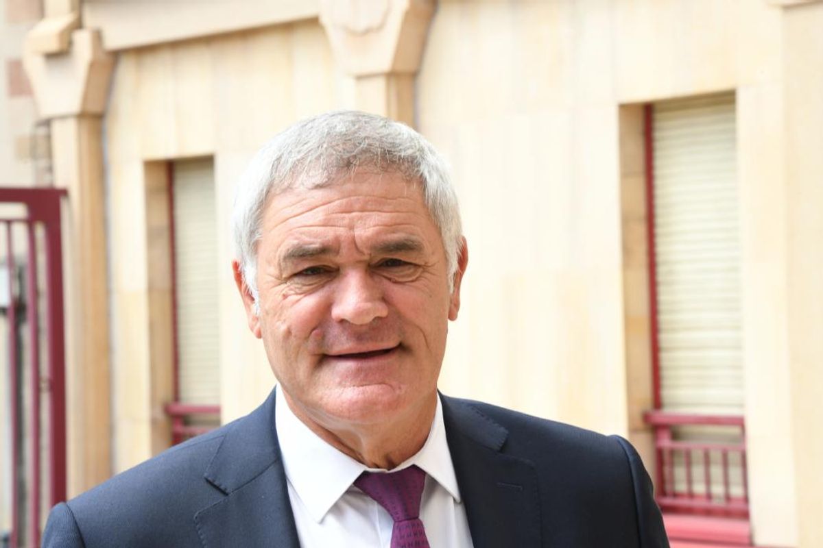 Jean Almazan, adjoint au maire et ancien sous-préfet de Vichy, est ...