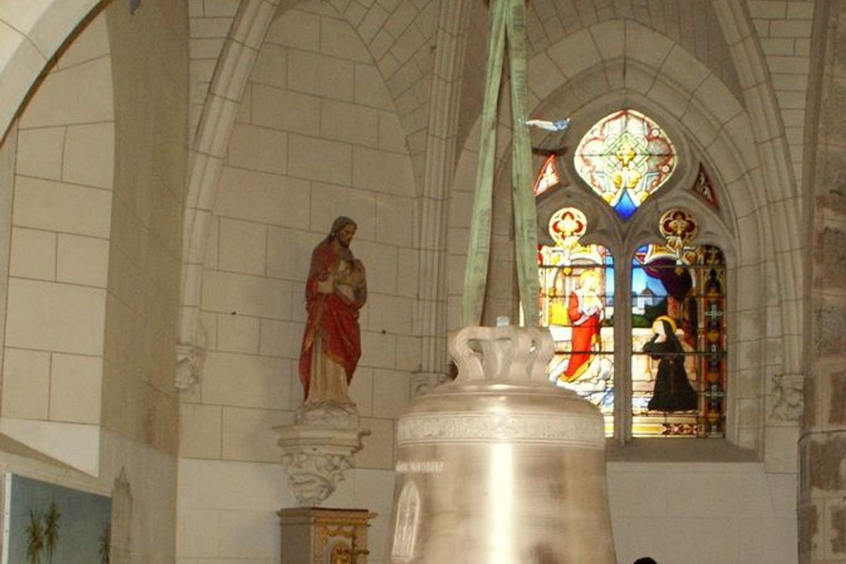 La nouvelle cloche installée dans le beffroi - La République du Centre