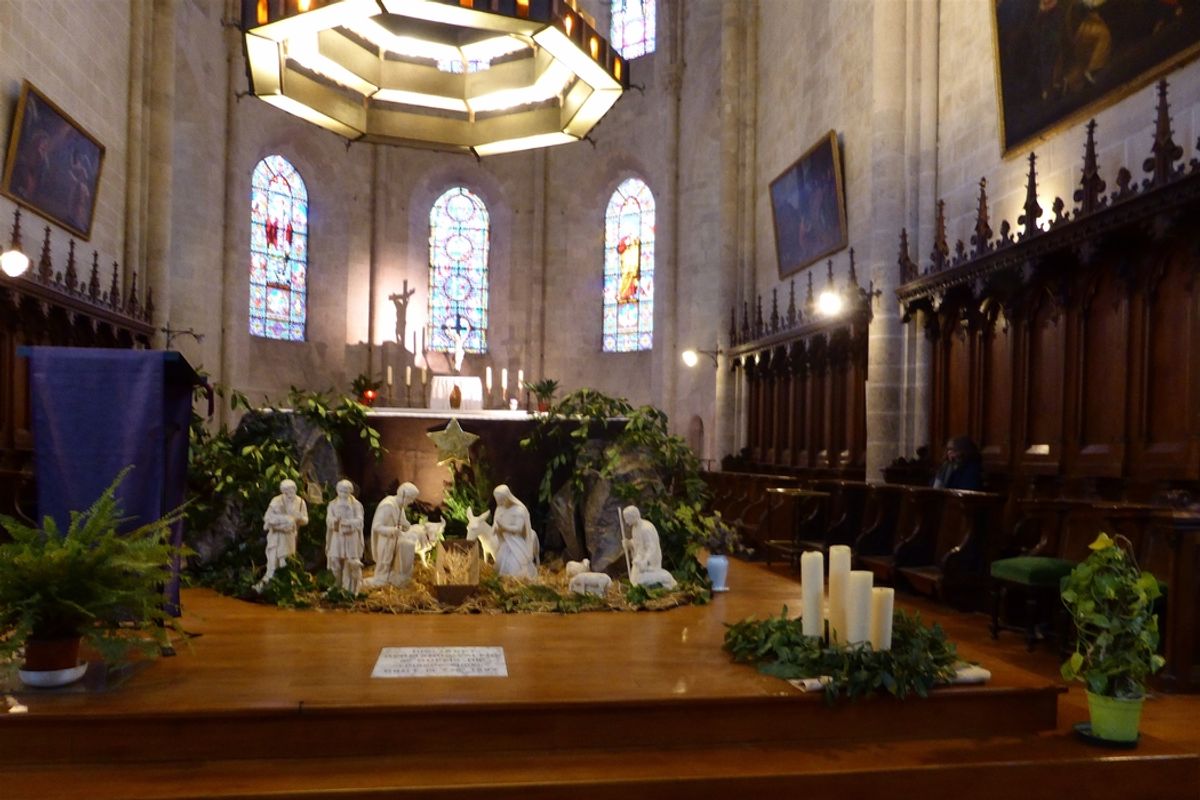 Une crèche géante blanche - La République du Centre