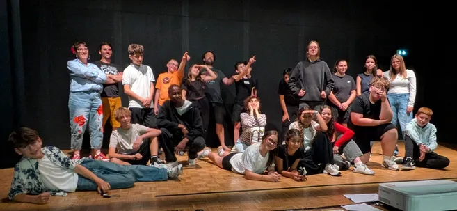 Les collégiens en répétition de leur spectacle à la salle culturelle de ...