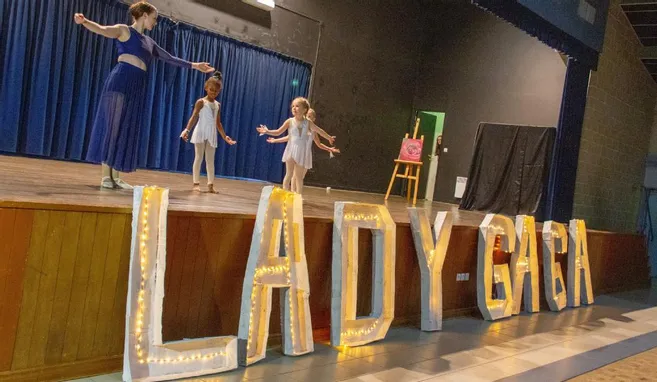 L'école de danse Figure Four à Dun-sur-Auron présente son premier gala ...